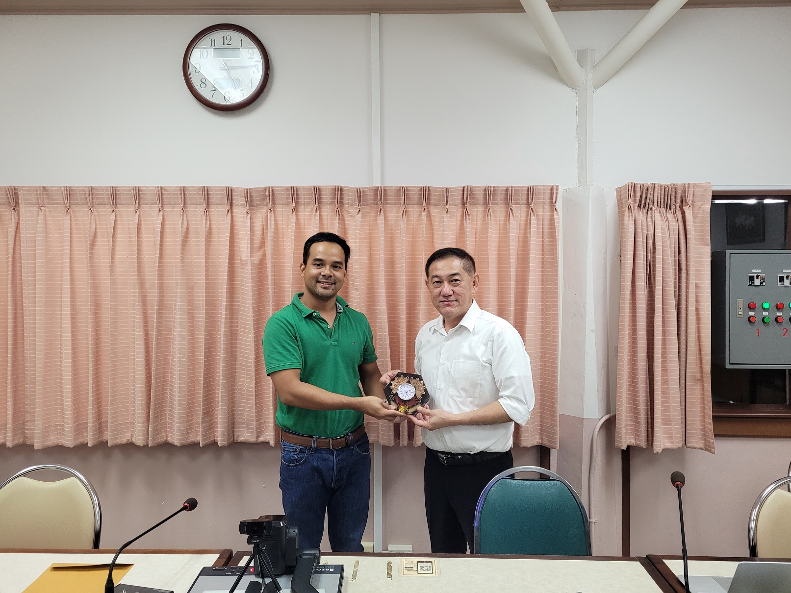 บรรยายพิเศษ ‘’Research in Electromagnetic-based Sensors and Applications”